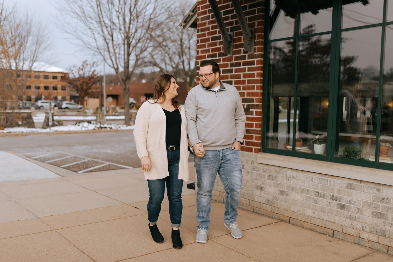 Coffee Shop Engagement Session | AnnikaFrame.com